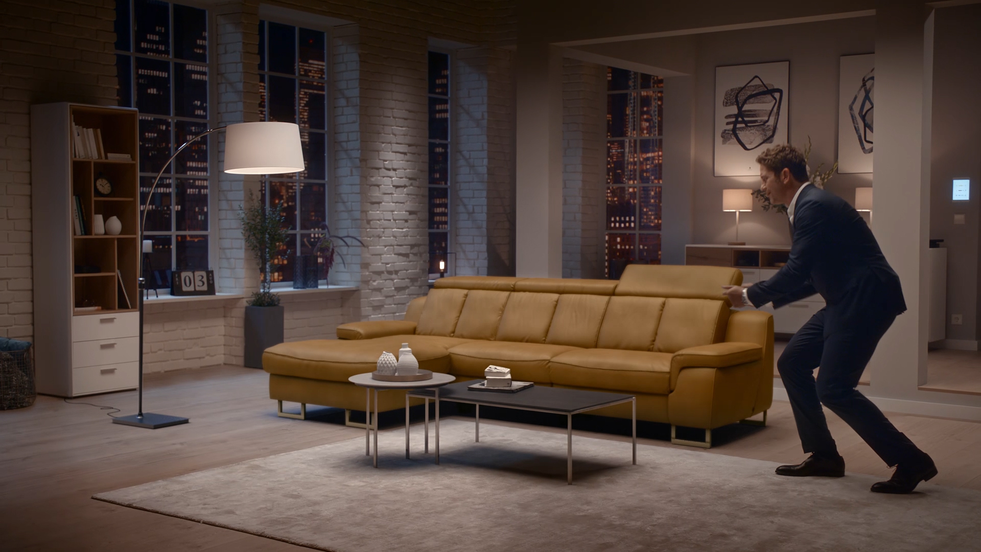 interliving tv commercial gerard butler germany | United Senses